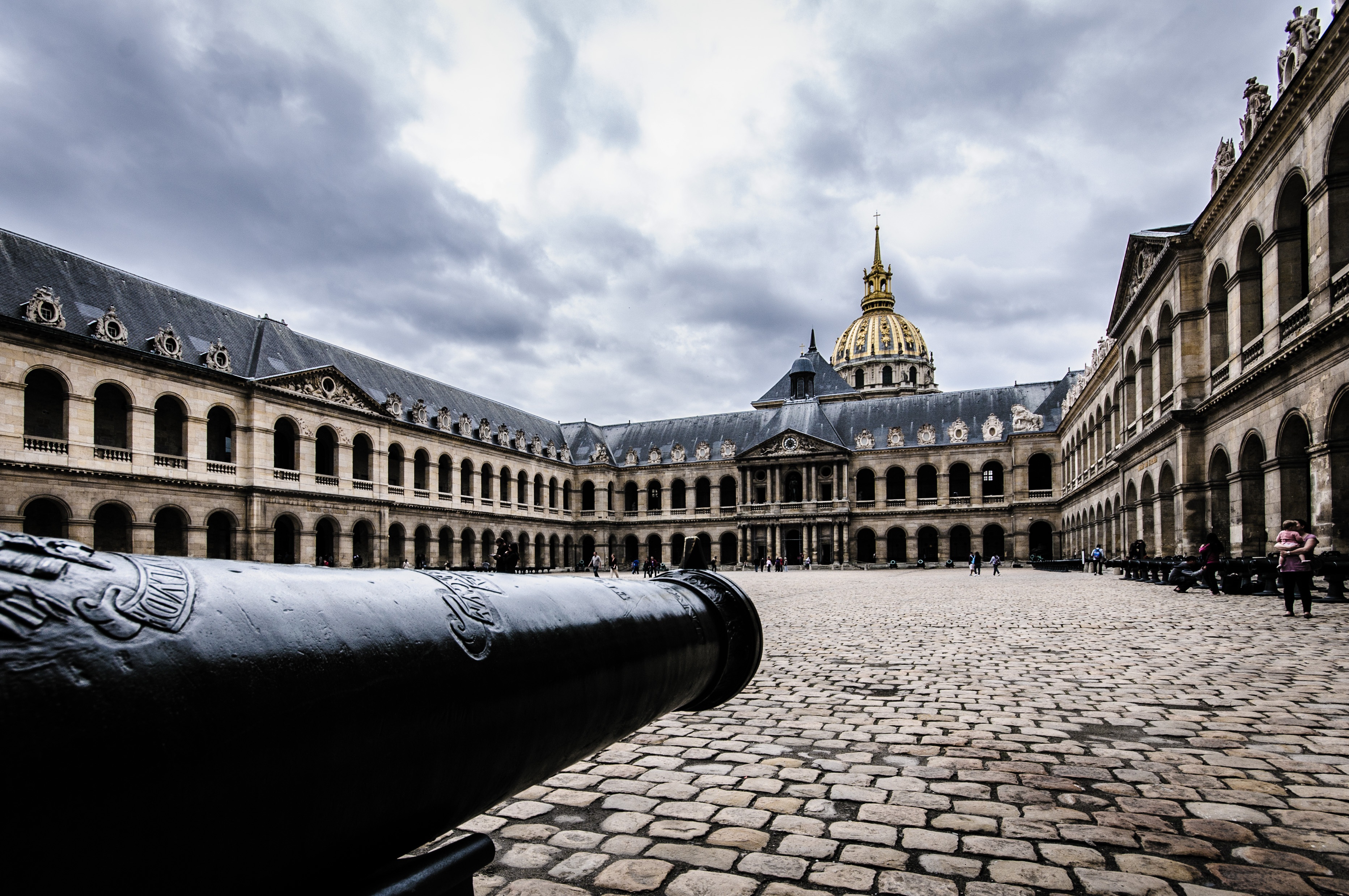 Les Invalides Court Of Honor Gun free image download