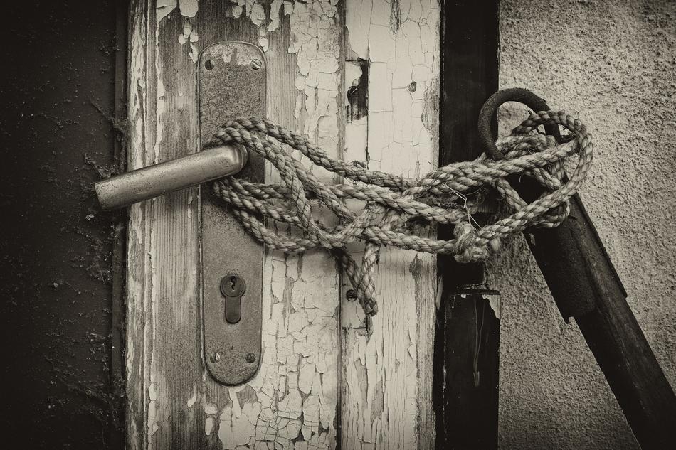 Rope tied on the door free image download