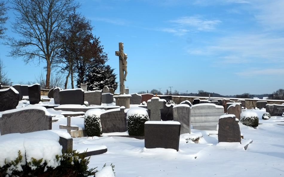 Cemetery Tomb Winter free image download