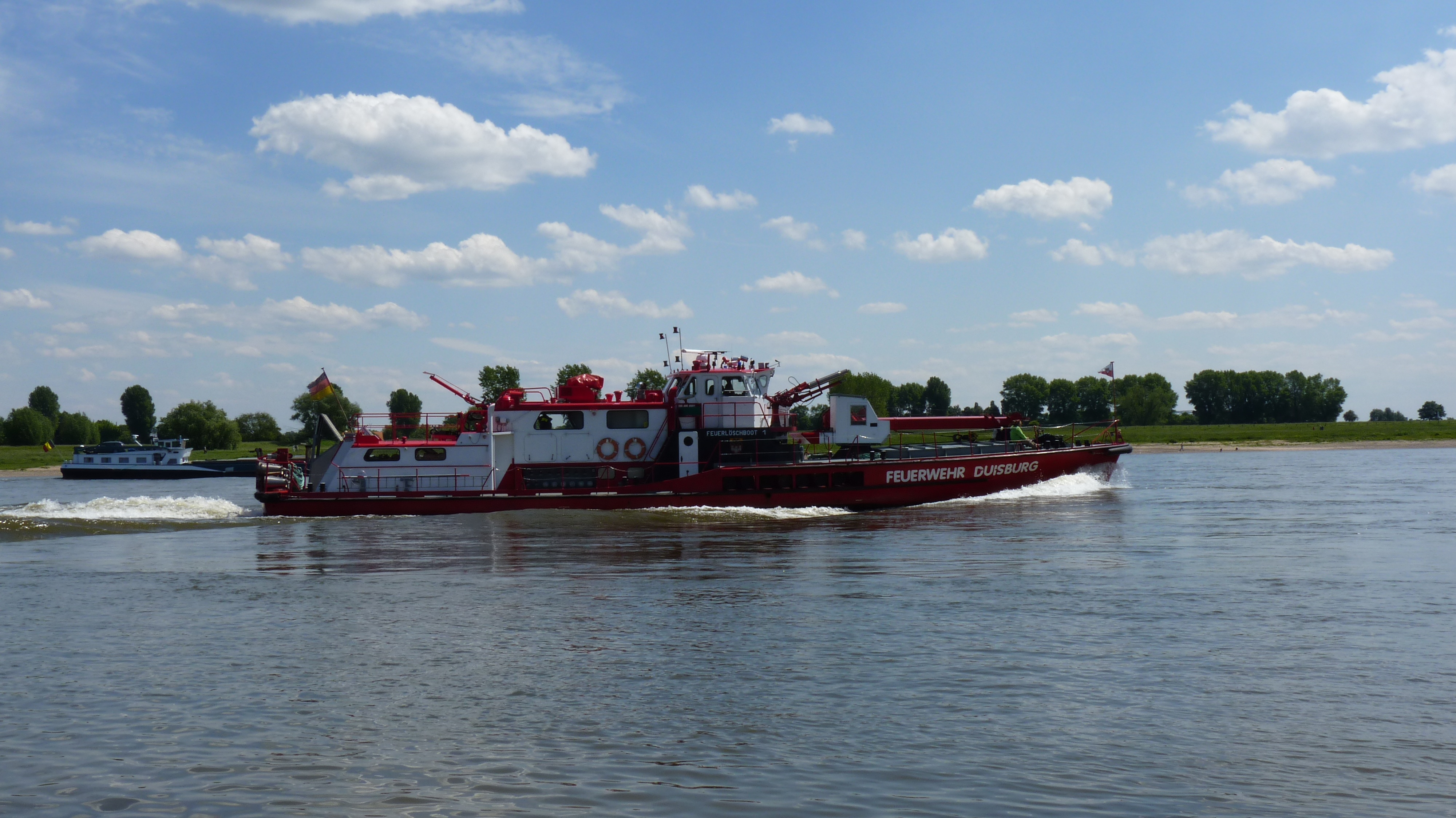 Fire Boat Rhine free image download