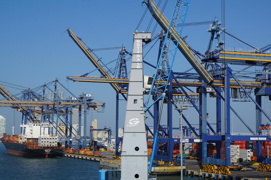 Port Colombia Crane South free image download