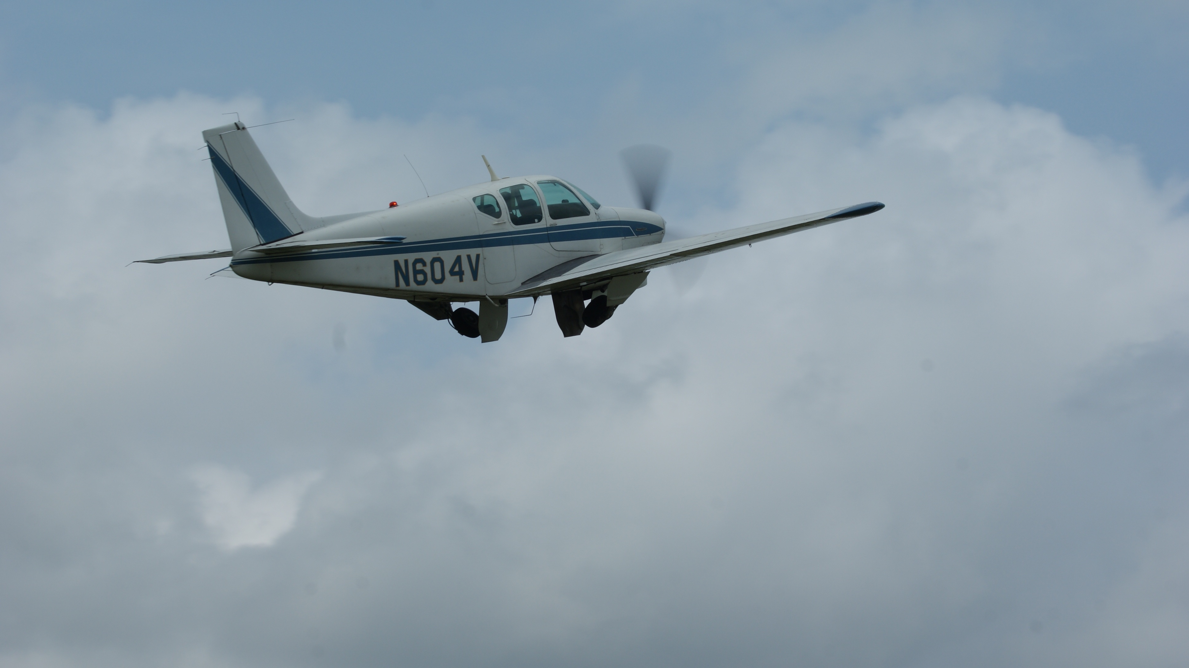 Airplane flying through the sky free image download