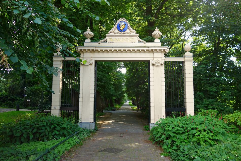 Gates leading to the park free image download