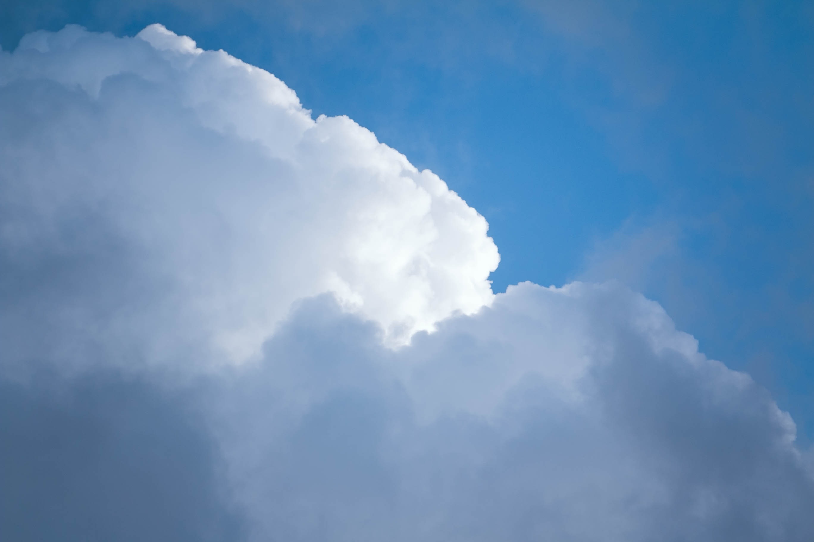 Big fluffy cloud in the sky free image download