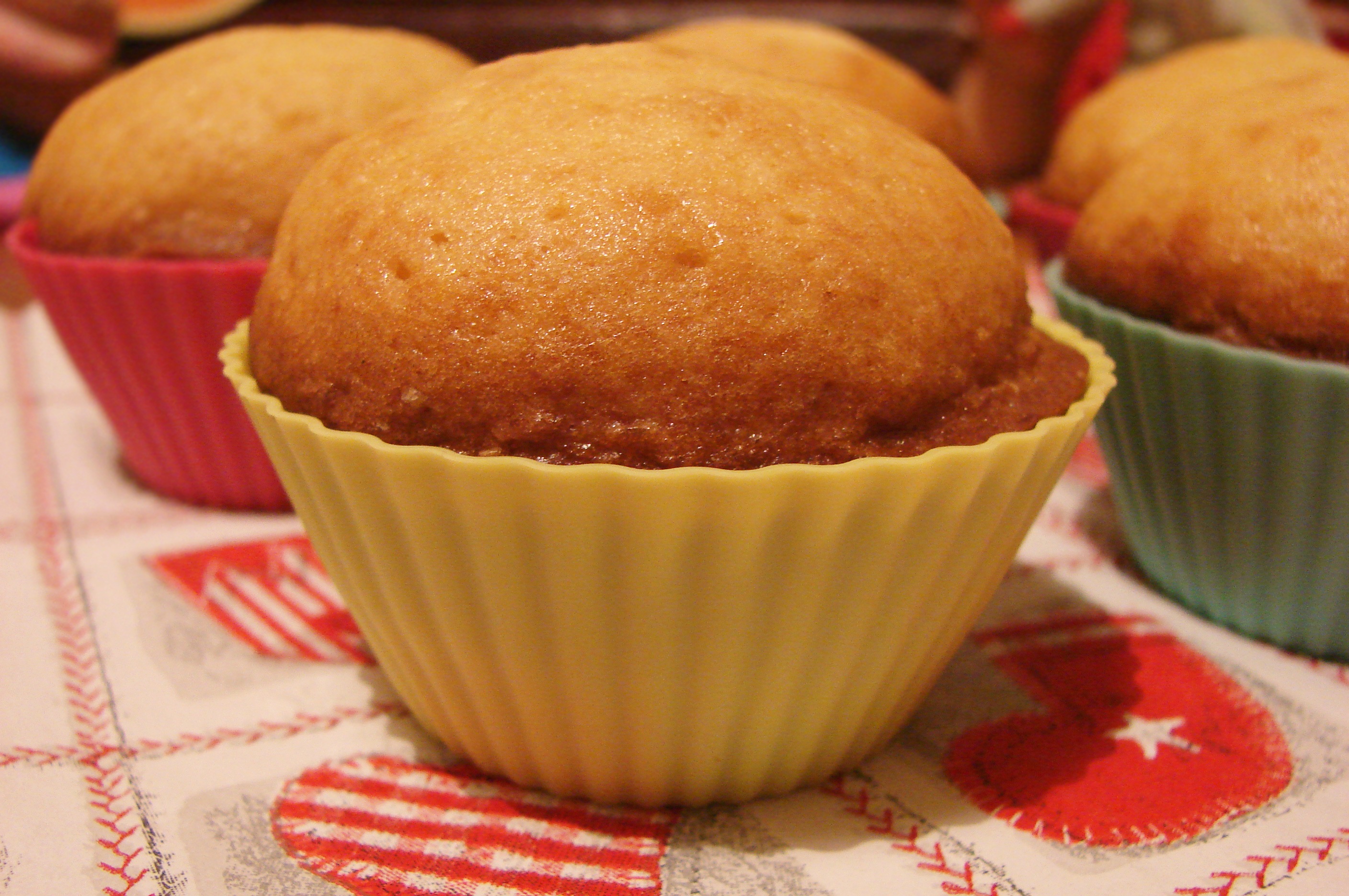 Airy sweet cupcakes free image download
