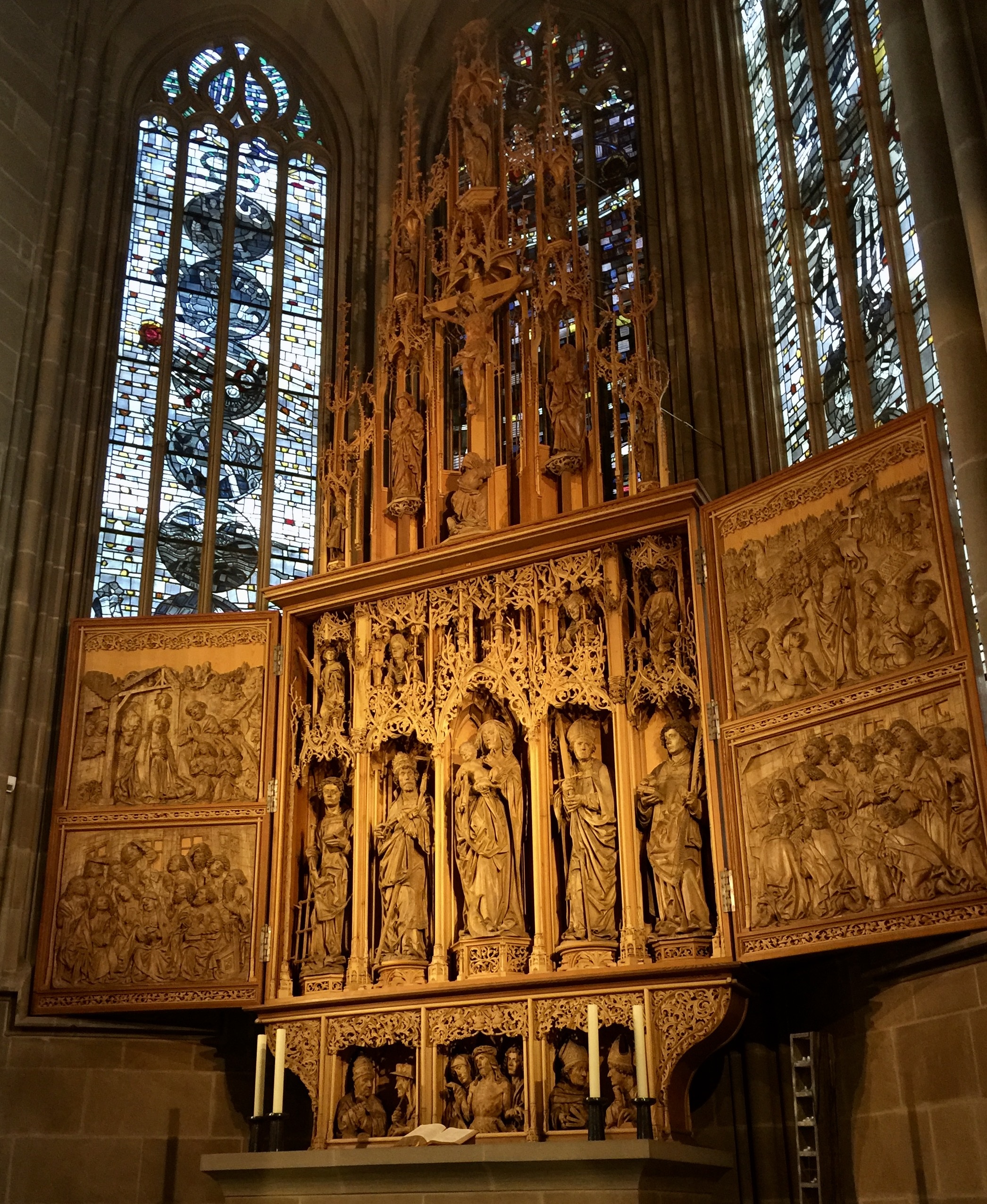 Beautiful altar in the temple free image download