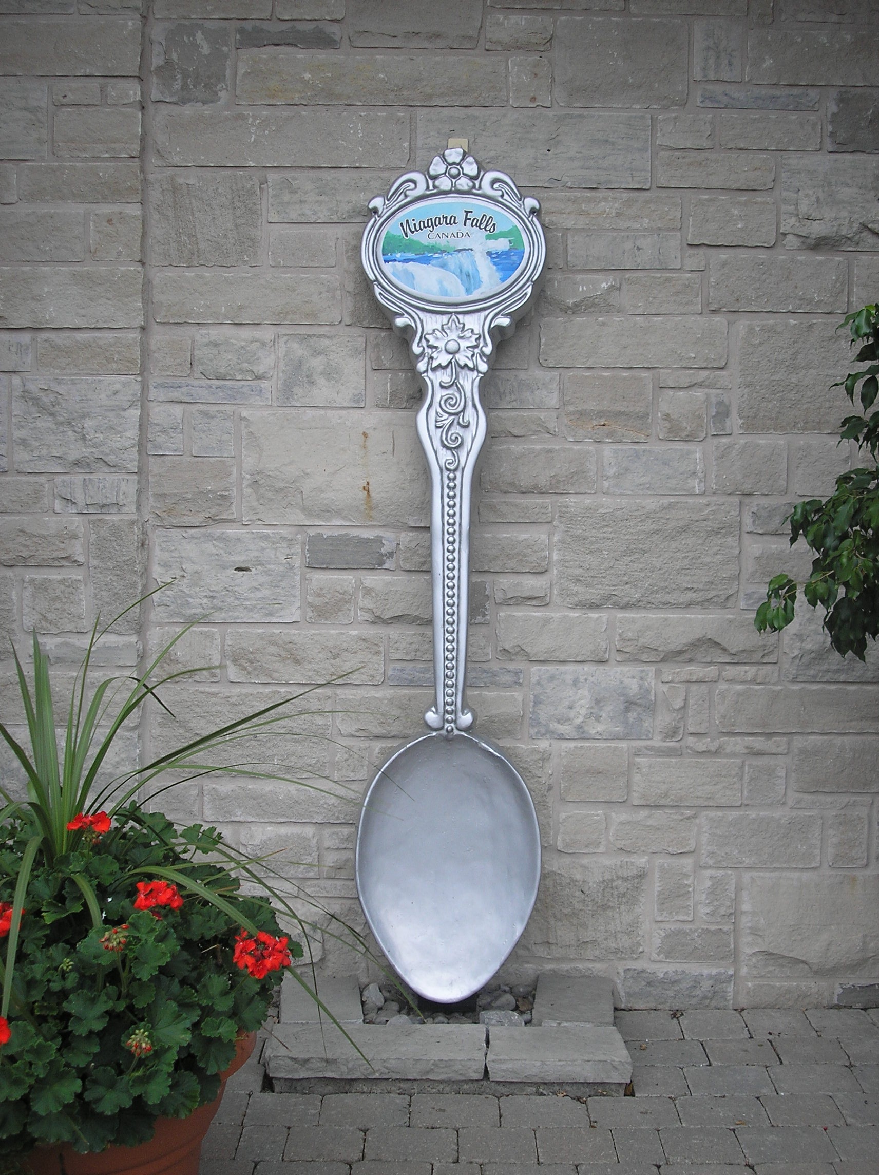 Giant Spoon Tourist free image download