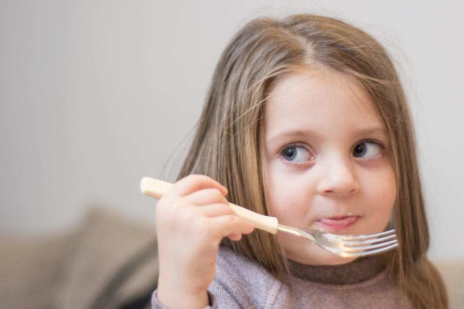 Little girl with a fork free image download