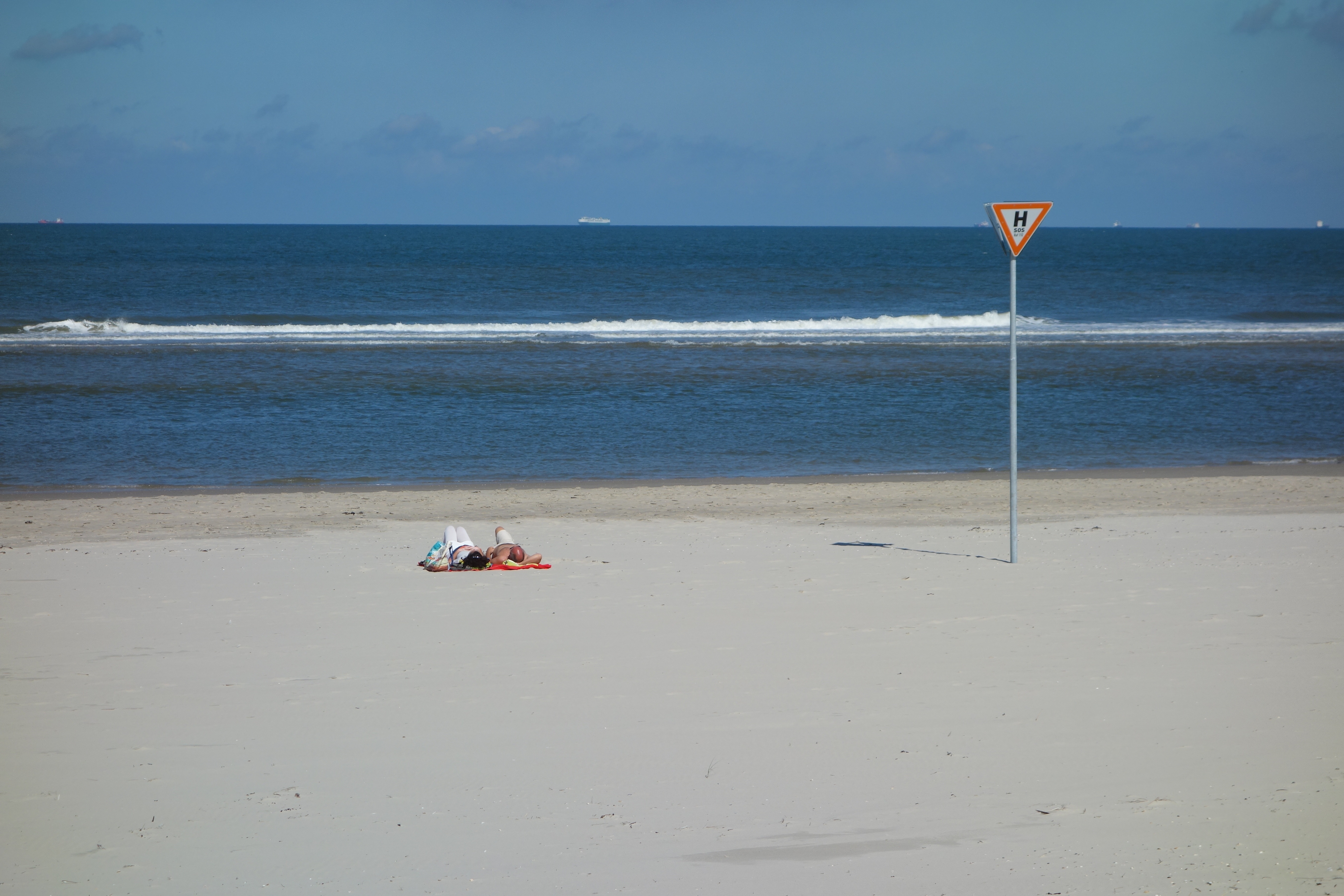 Wide Sea Wave free image download