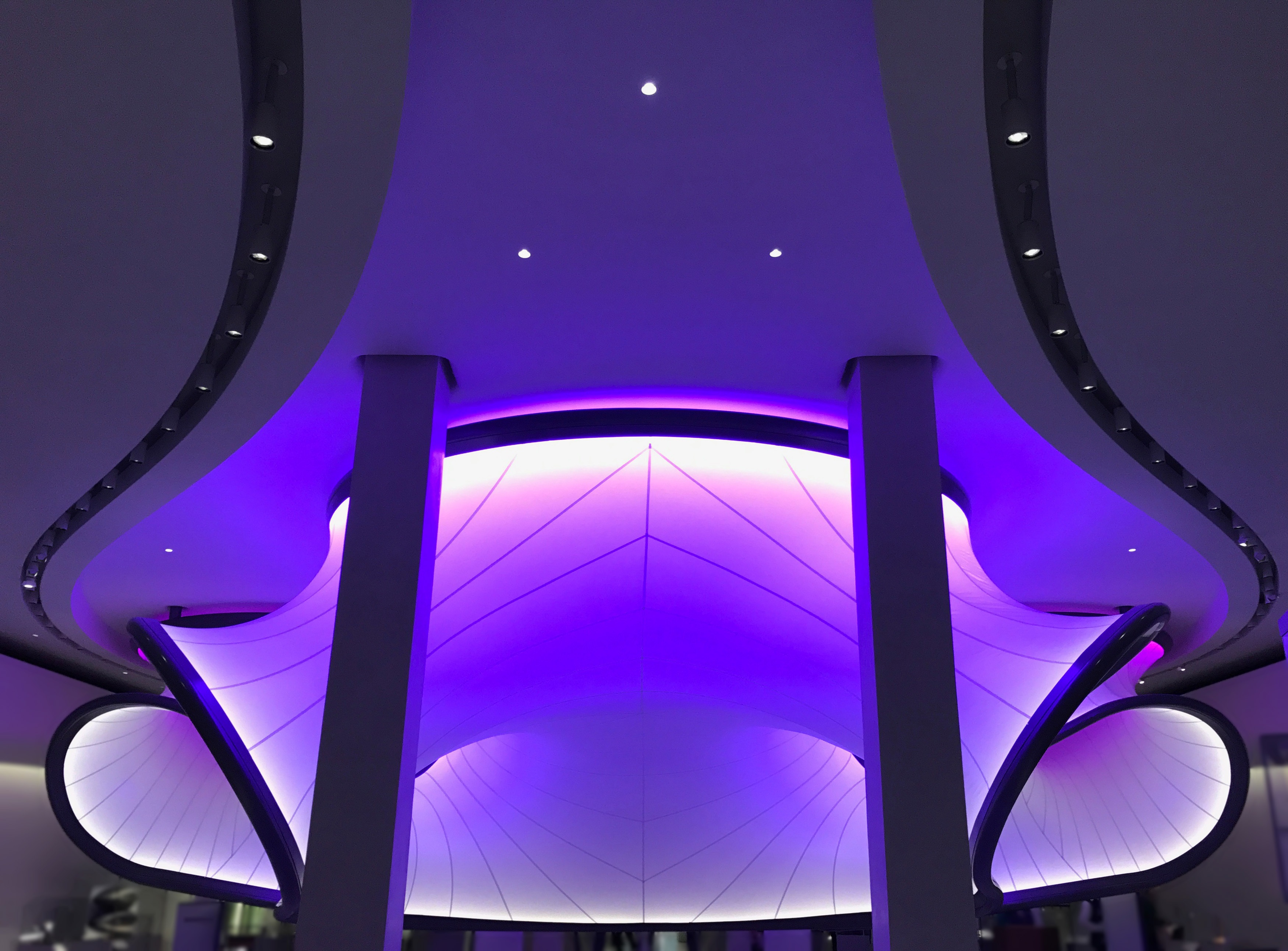 Bright purple ceiling in the room free image download