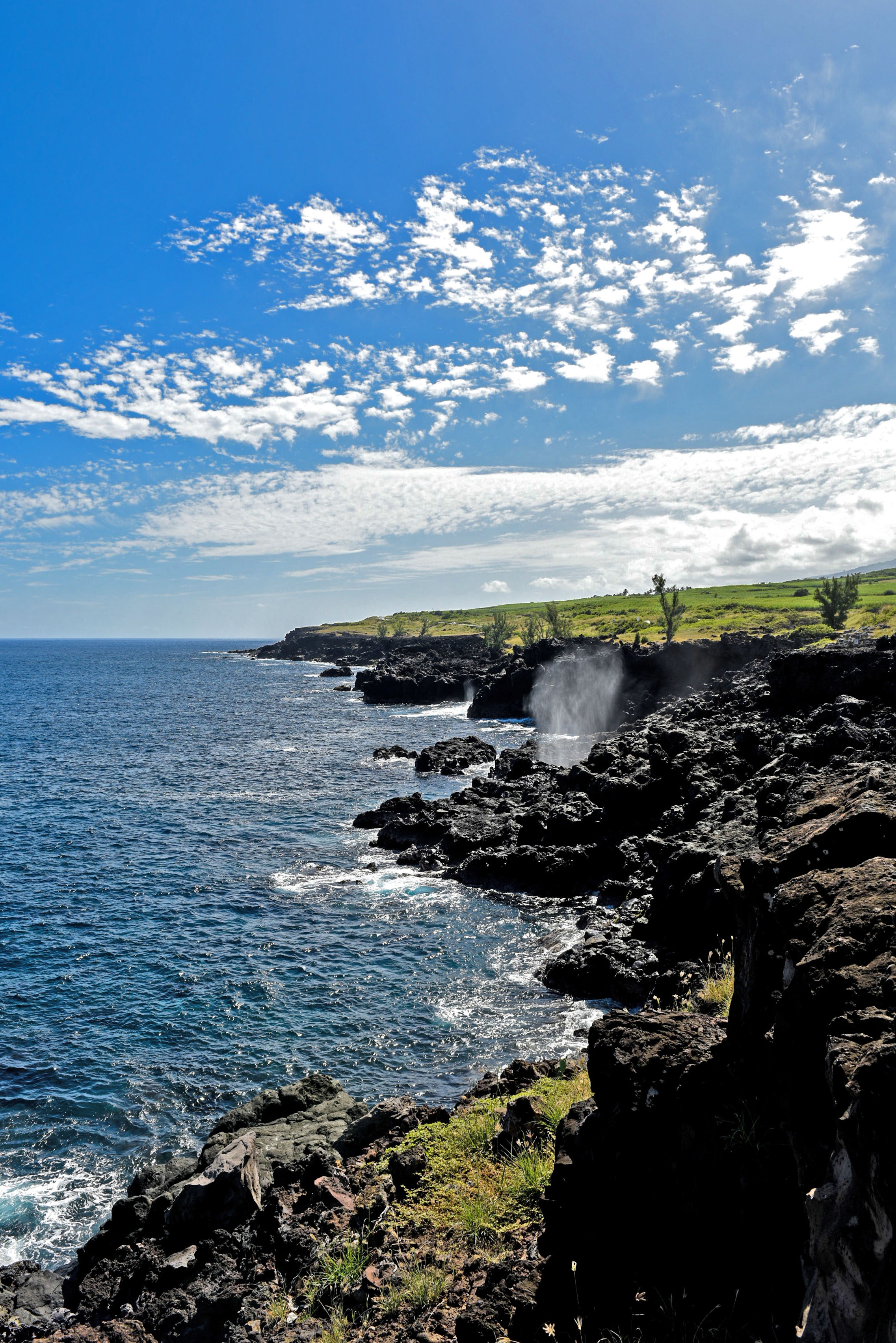 Reunion Cliff Water scenery free image download