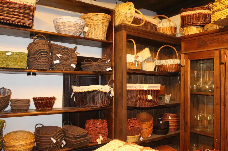 Selling baskets on the closet free image download