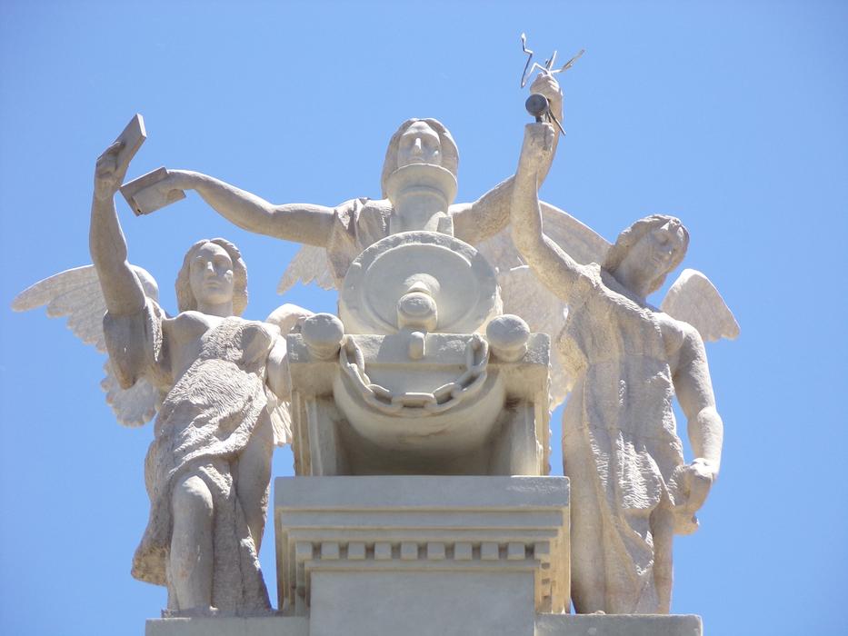Beautiful sculpture with white statues free image download