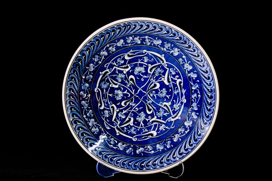 Blue plate with patterns free image download