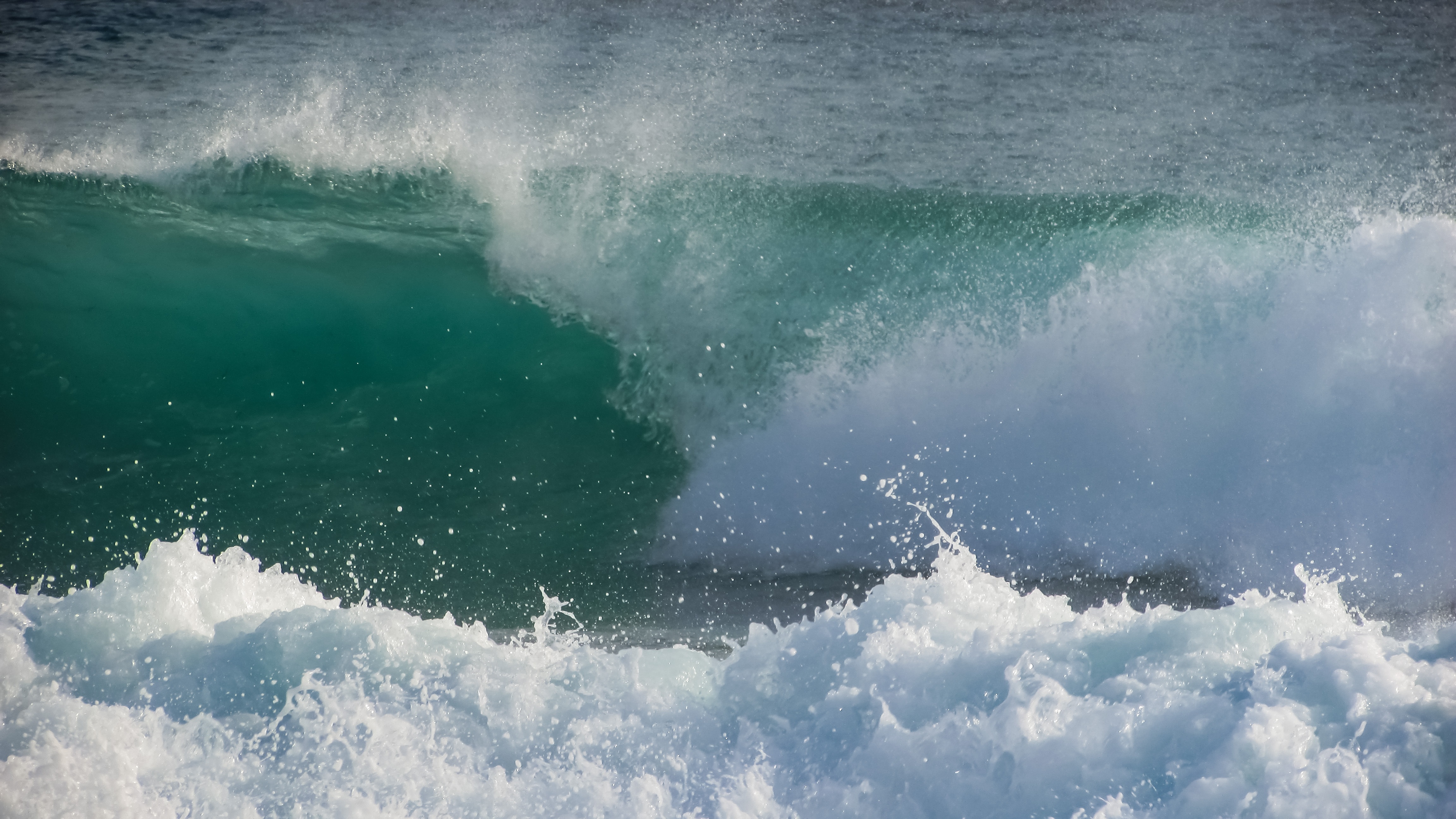 Wave Smashing Spray motion photo free image download