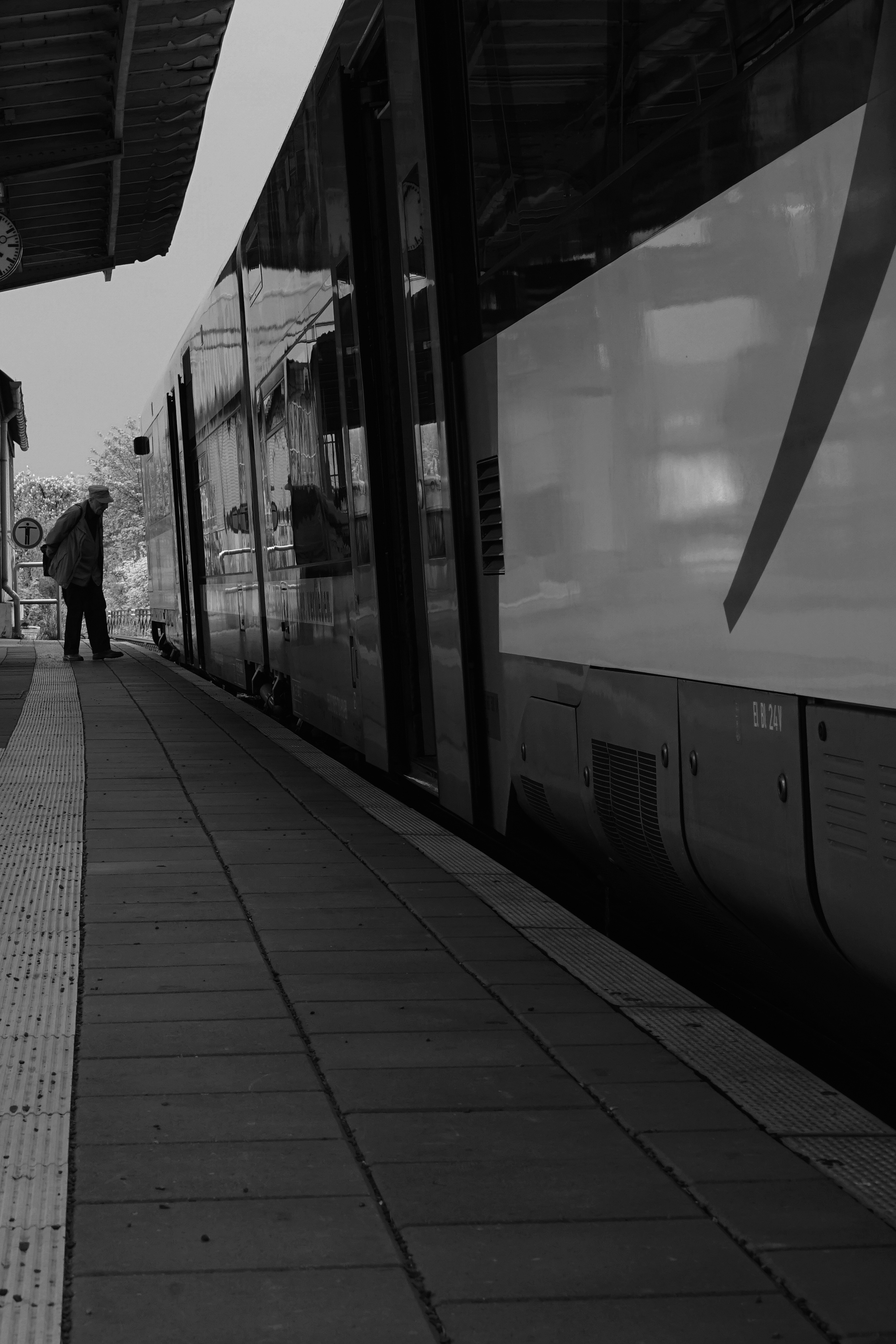 Platform Deutsche Bahn Railway station free image download