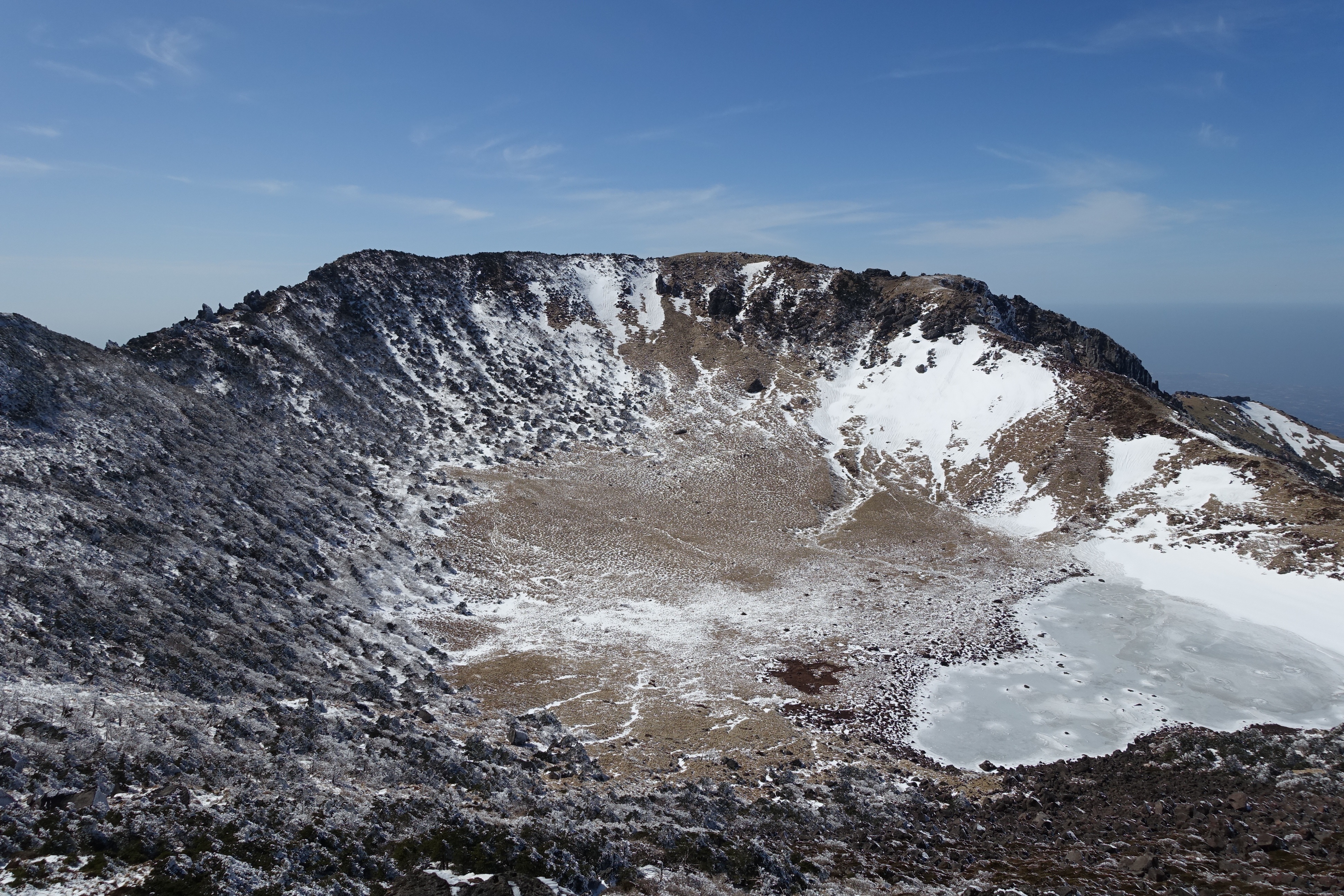 Big ridge of rocks free image download