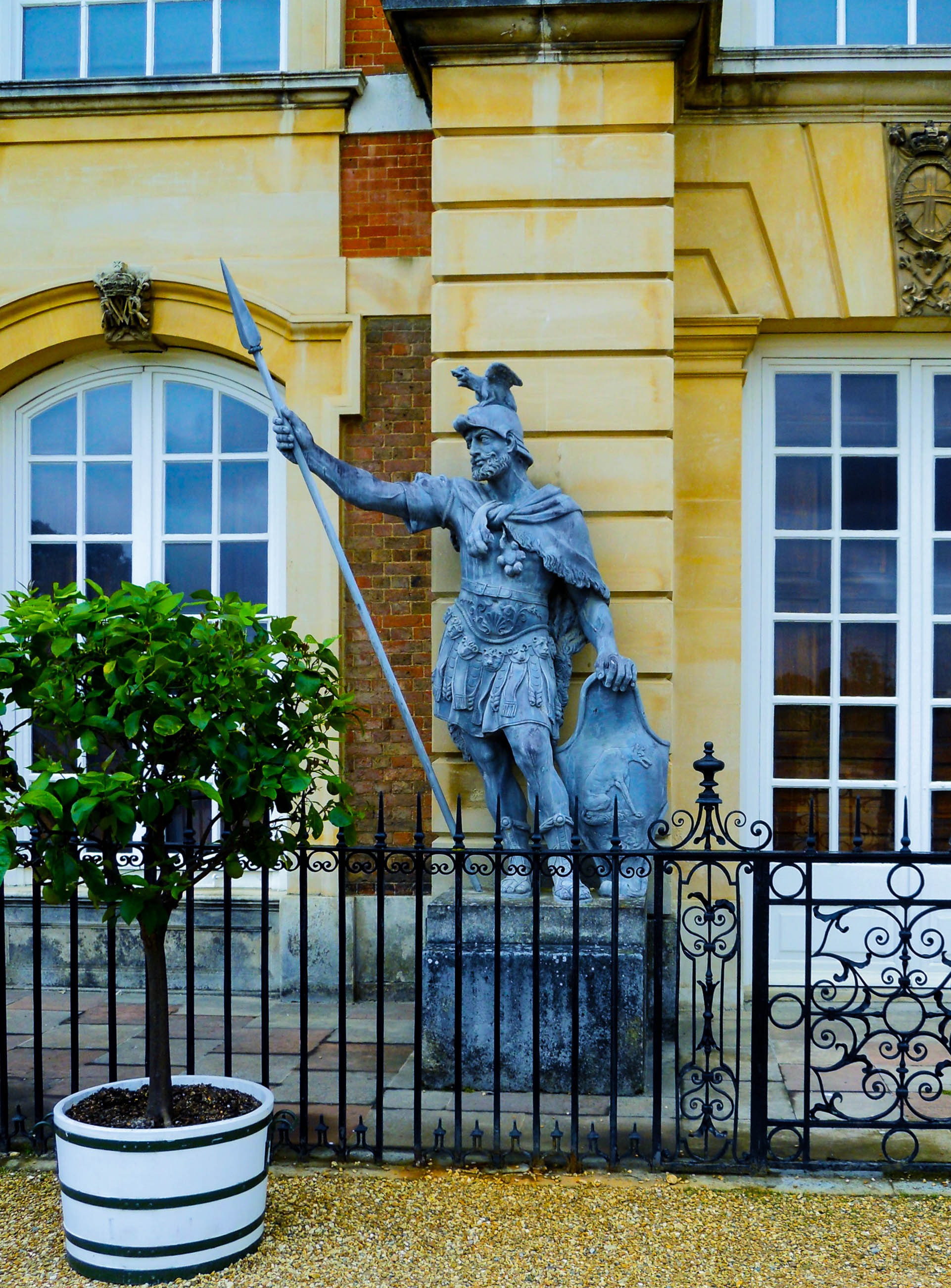 Hampton Palace Landscape Statue free image download