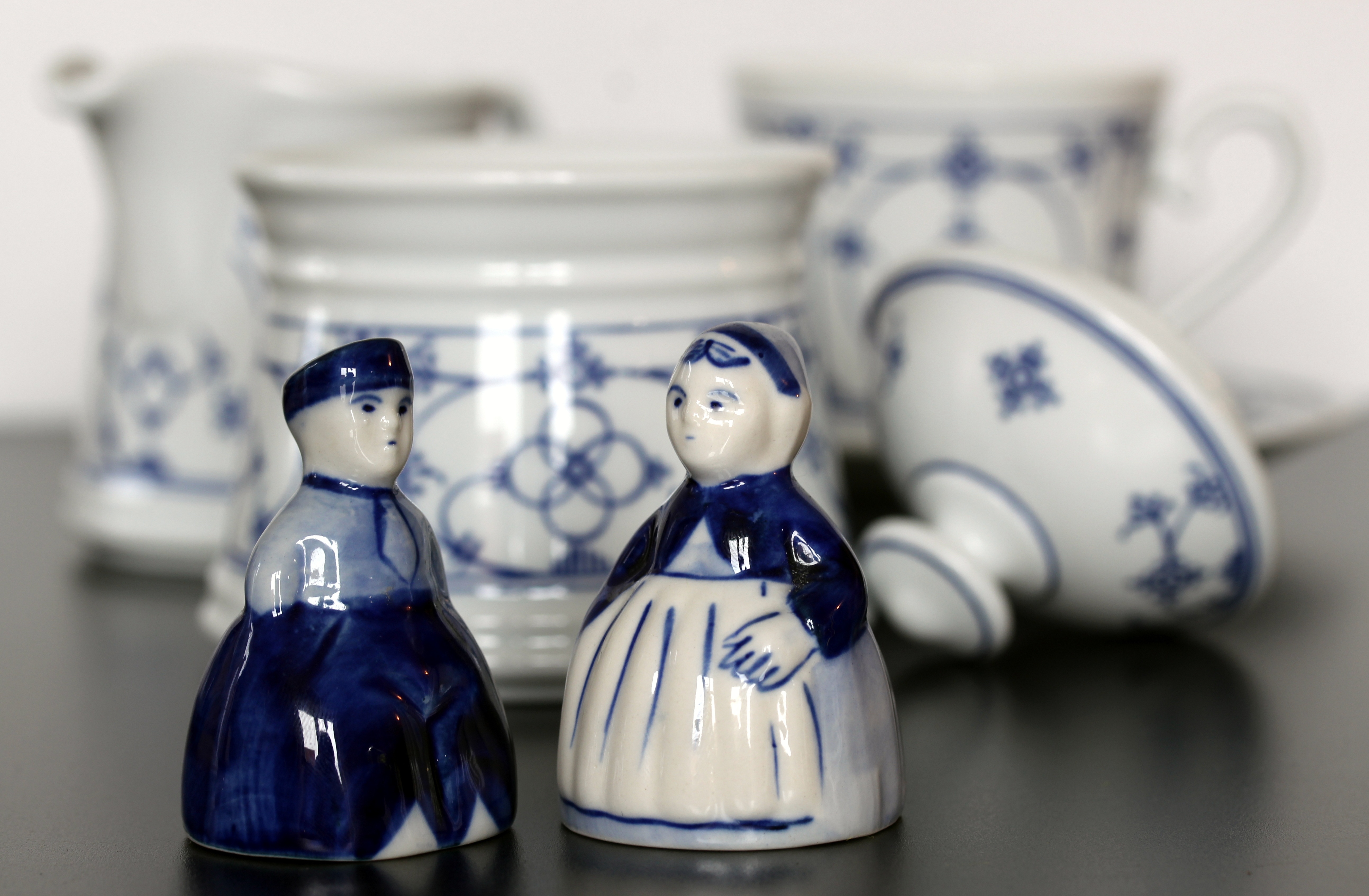 Cute porcelain figurines free image download
