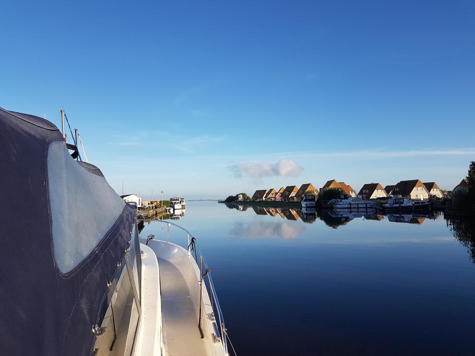 Friesland Boat Water free image download