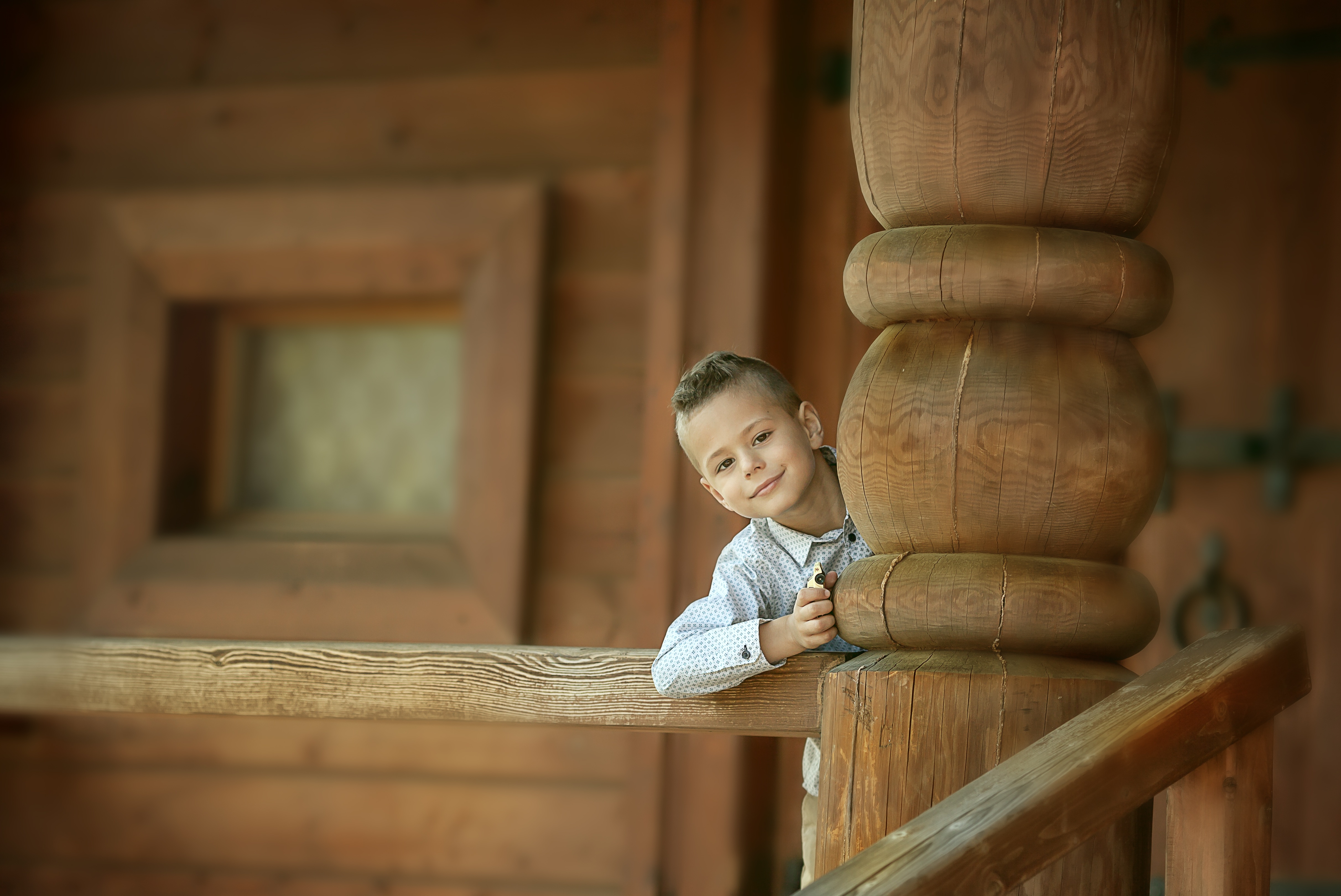 The guy outside the house view free image download