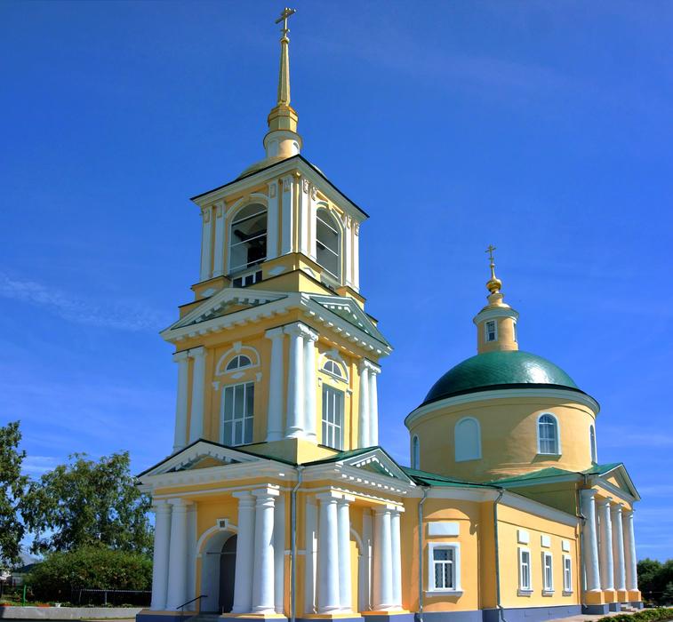 Yellow church with a big roof free image download