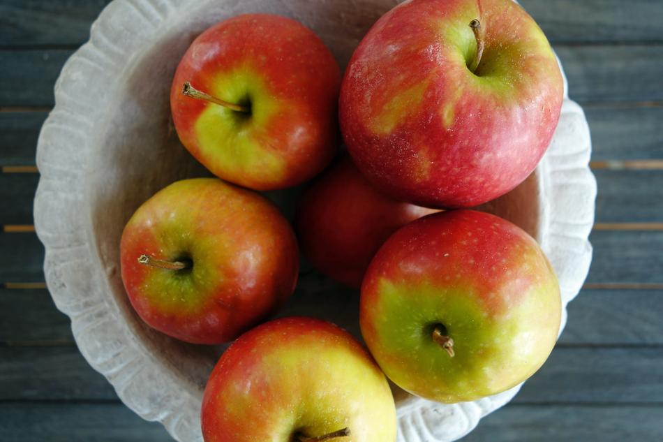 Sweet fresh apples in a bowl free image download