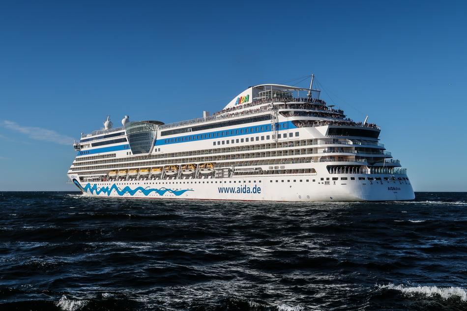 Cruise Ship Aidadiva Human free image download