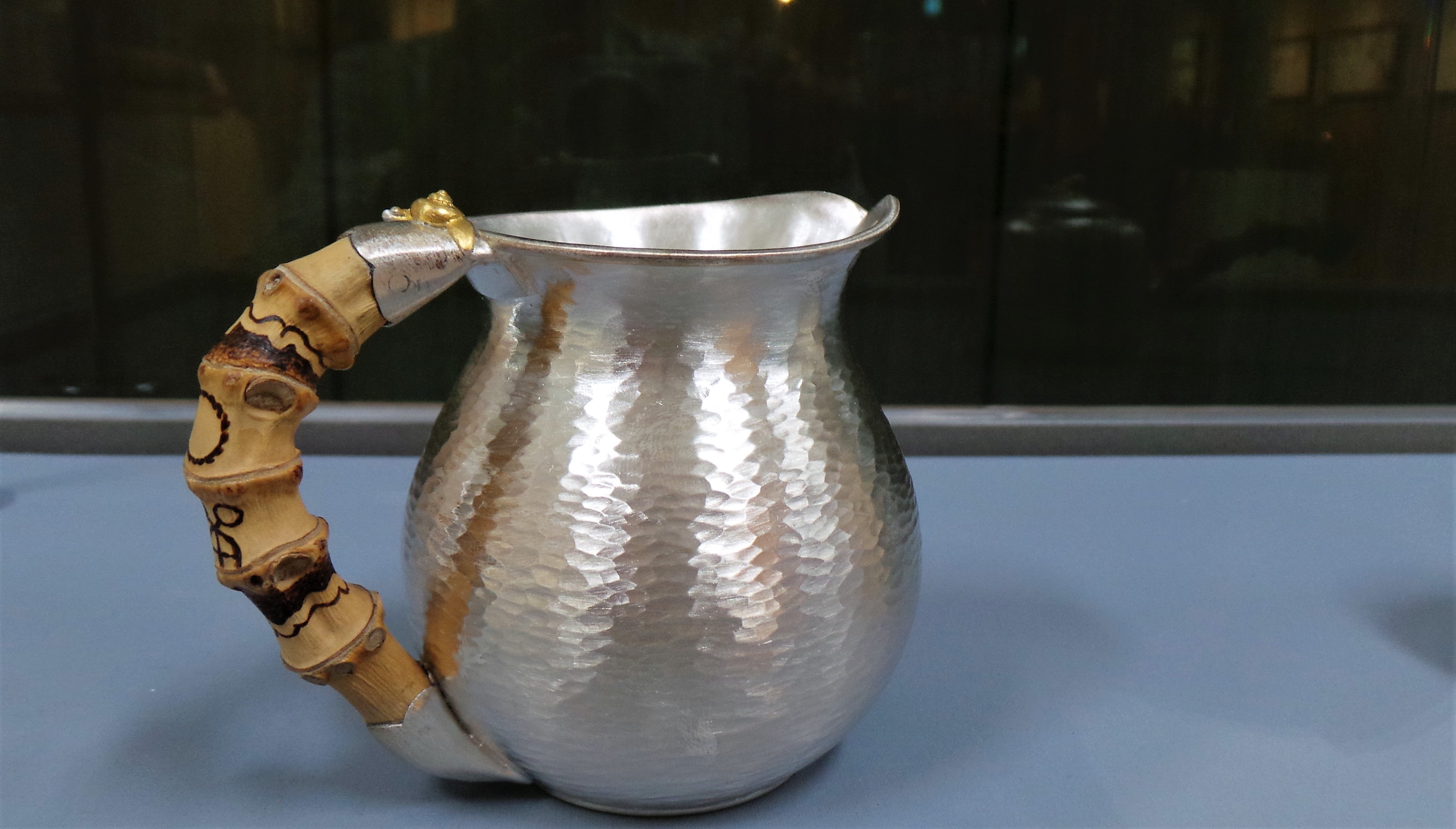 Close-up of the shiny pot with the horn free image download