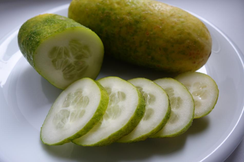 Stewed cucumber on a plate free image download