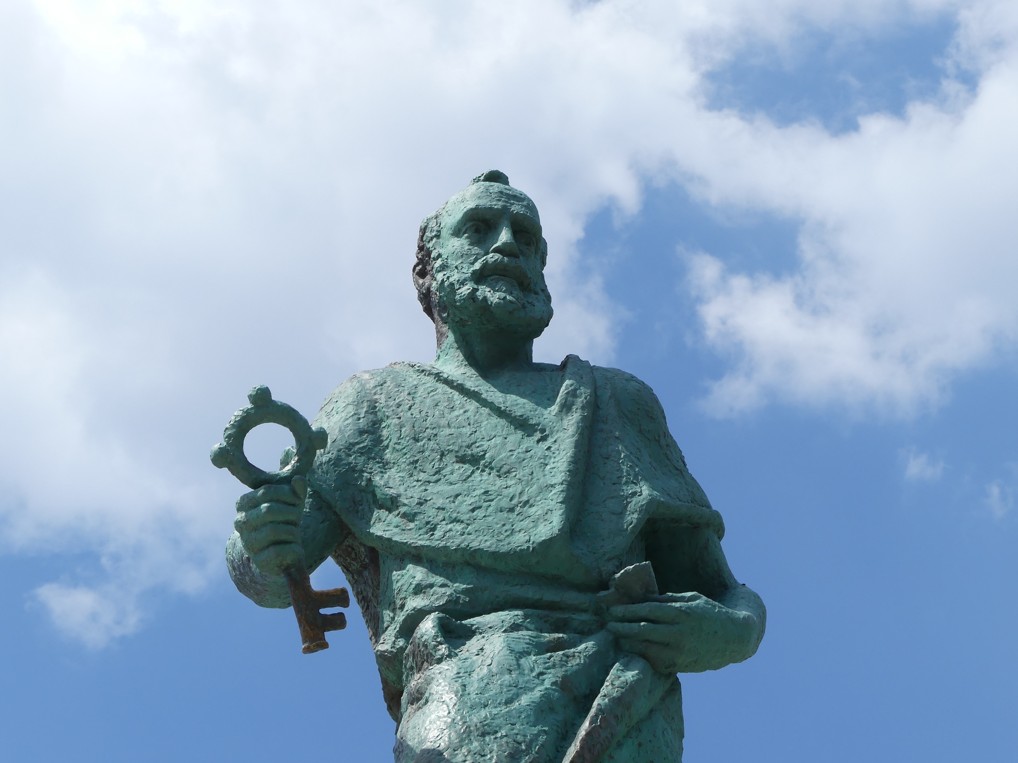 Saint peter sculpture in the city free image download