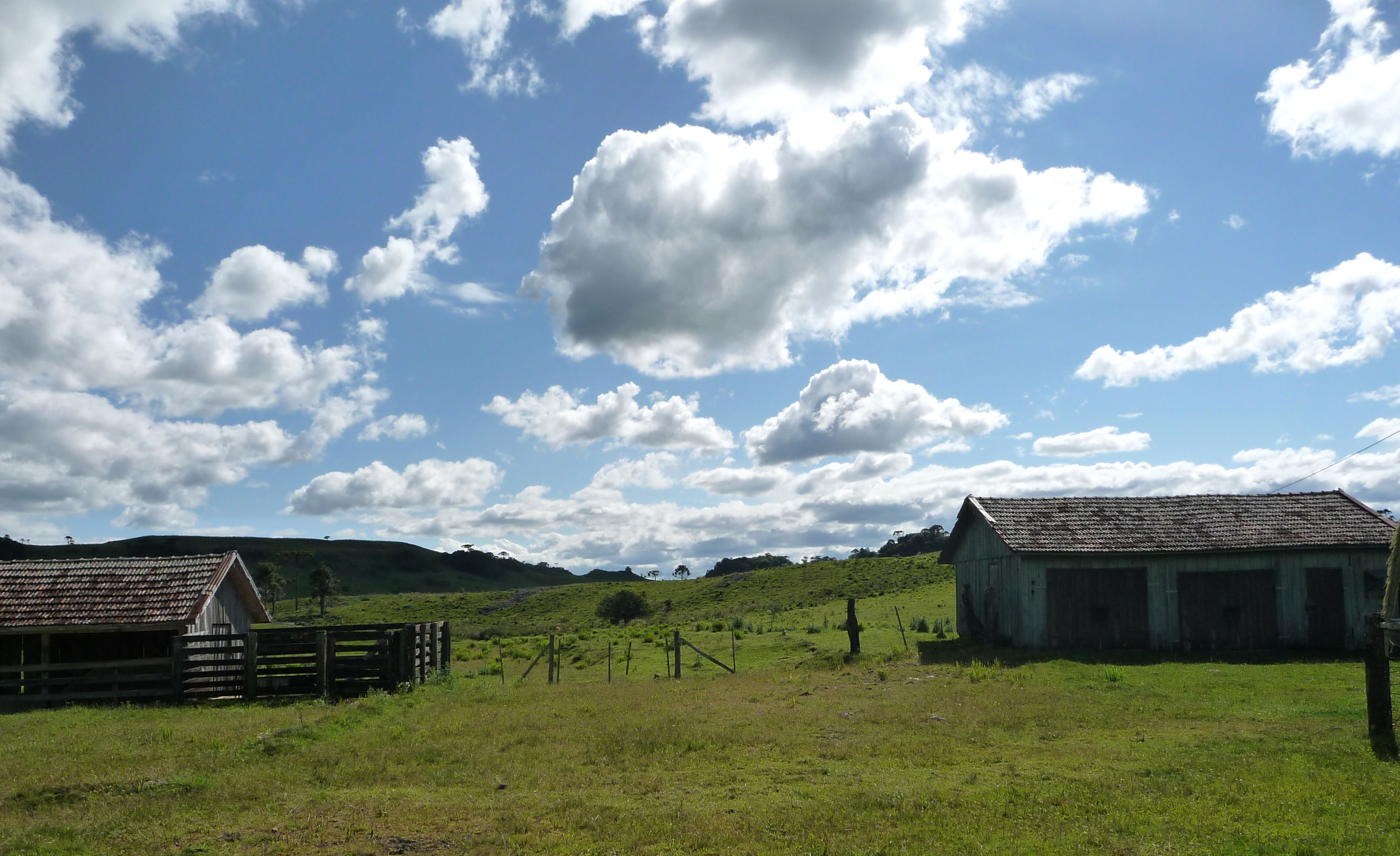 Farm huts scenery free image download