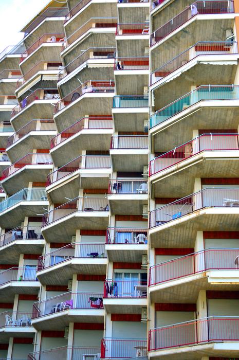 Multi-storey building in the city free image download